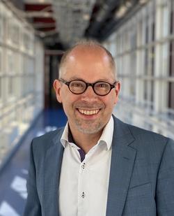 Prof. Dr. Jens Eisert • Quantum information theory, quantum many-body ...